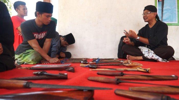 100 Keris Dipamerkan di Acara Penjamasan Makam Amangkurat I, Ada Keris Peninggalan Majapahit ...