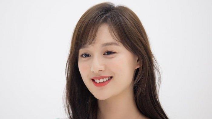 Kim Ji Won Resmi Gabung High Zium Studio, Satu Agensi dengan Song Joong ...