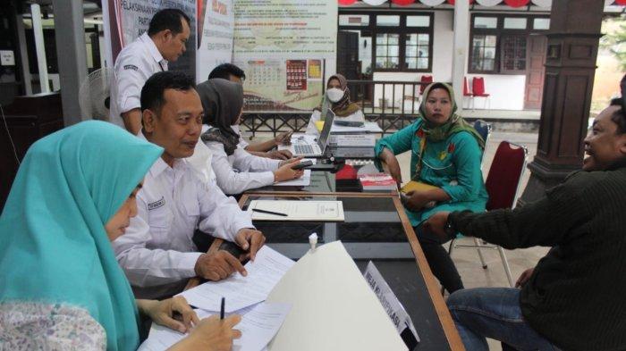 Namanya Dicatut Sebagai Anggota Parpol, 23 Warga Sukoharjo Klarifikasi ke KPU - Tribunjateng.com