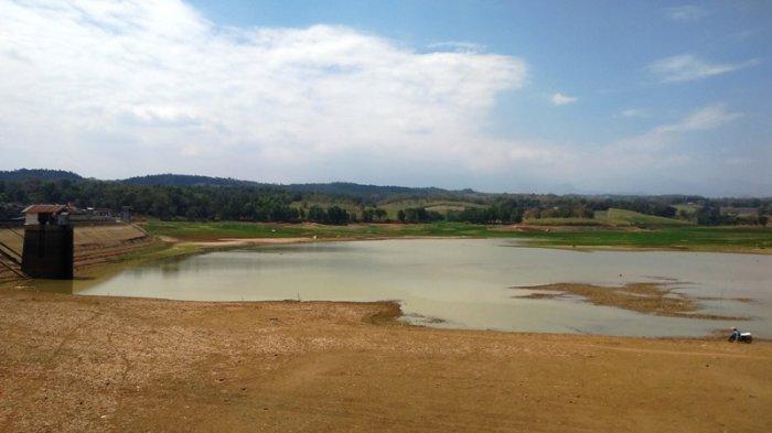 Hampir Sebulan Waduk Delingan Karanganyar Tidak Melayani Irigasi ...