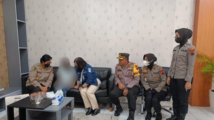 Kabid Dokkes Polda Jateng Jenguk dan Motivasi Korban Kekerasan Seksual terhadap Anak di Pati ...