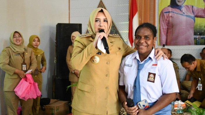 Fadia Arafiq Roadshow Ke Dua SMAN, Ajak Siswa Jauhi Narkoba, Dan Jadi ...
