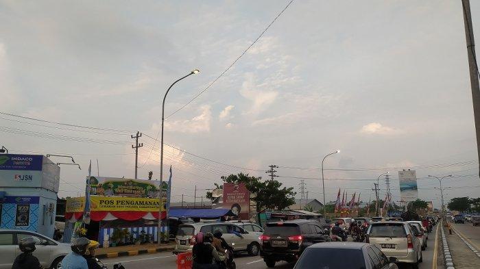 Arus Kendaraan Gerbang Tol Ngasem Colomadu Karanganyar Alami Kenaikan ...
