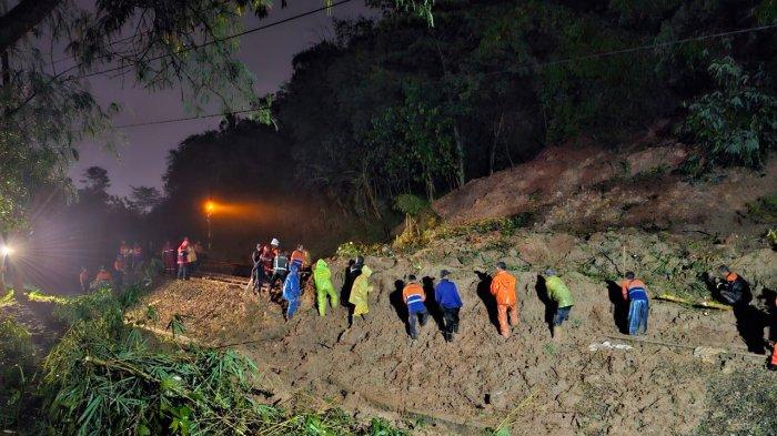 Longsoran Petak Jalan Sukatani-Ciganea Berimbas Keterlambatan Kereta ...
