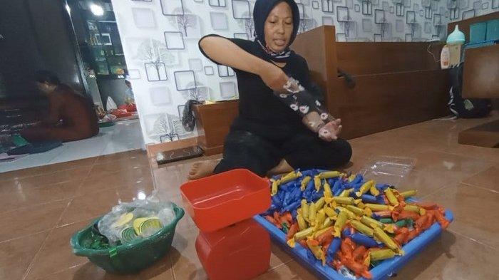 Rumah Produksi Madu Mongso di Pati Kebanjiran Pesanan Jelang Lebaran ...