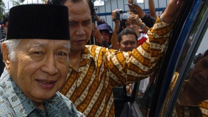 Daftar Nama-nama Menteri Kabinet pembangunan III Era Soeharto ...