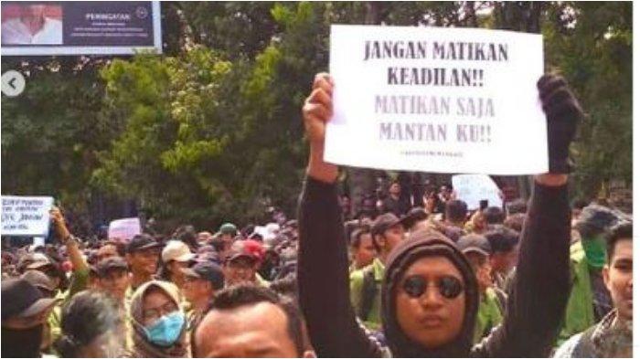 Video Poster Unik Dalam Demo Mahasiswa - Tribunjateng.com