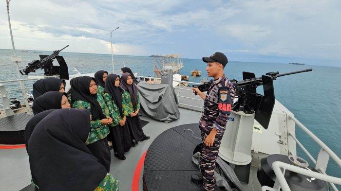 Siswa MA NU dan MTs Safinatul Huda Karimunjawa Kunjungi KRI Butana-878 ...