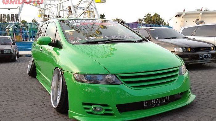 Modifikasi Mobil Keren - Honda Odyssey Ini Pilih Warna Dominan Hijau - Tribunjateng.com