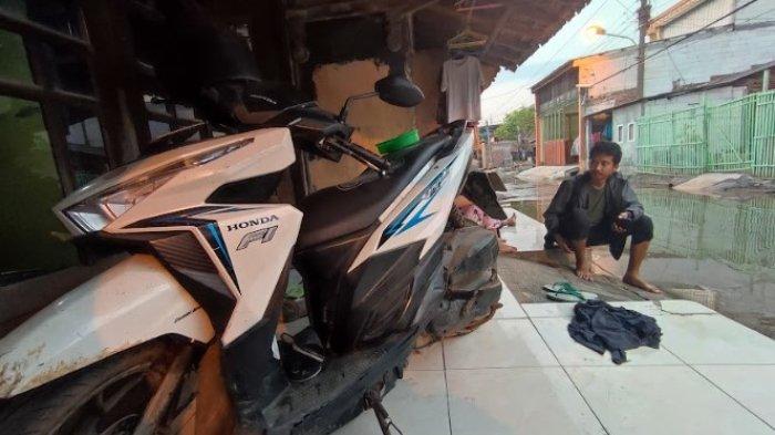 Ganasnya Air Rob Semarang, Motor Warga 'Digerogoti' Hingga Rugi Puluhan ...