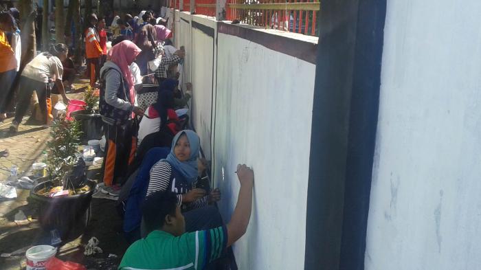 Orangtua Murid dan Ratusan Siswa SMPN 23 Semarang Bikin Mural Serta ...