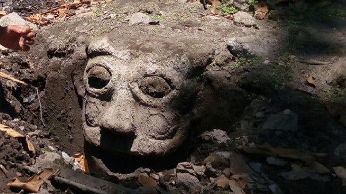 GEGER Penampakan Patung Buto Raksasa di Dasar Umbul Saat Air Kering ...