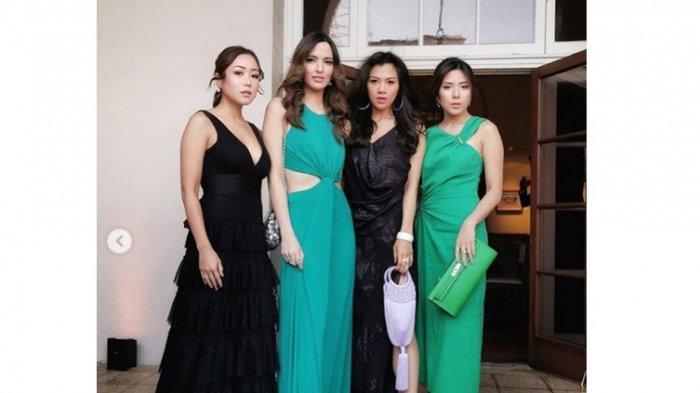 Ternyata Nia Ramadhani yang Pilih Wanita Pembawa Papan Ronde di Acara ...