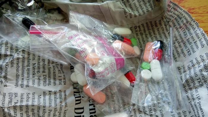 Obat Racikan Tanpa Resep Dijual Bebas di Apotek, Dari yang Dibungkus ...