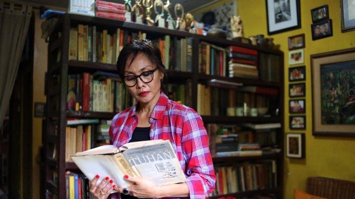 Puisi Ulat Oka Rusmini - Tribunjateng.com