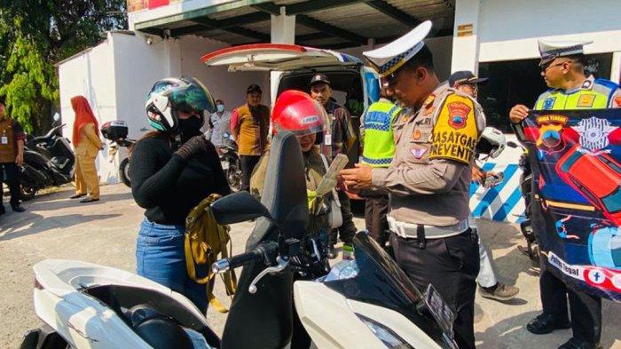 Operasi Zebra Candi 2023: Polres Tegal Sosialisasi Tertib Lalu Lintas di Perempatan Langon Timur ...