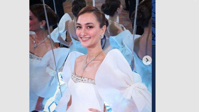 Pakai Berlian Miliaran, Atiqah Hasiholan Istri Rio Dewanto Dikawal Bodyguard - Tribunjateng.com