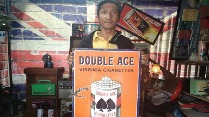 UNIK! Pamflet Iklan Jadul Dijual di Pasar Klitikan Kota Lama Semarang ...