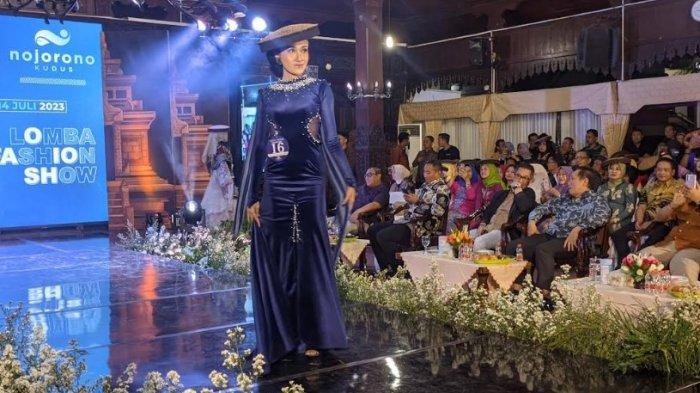 Fashion Show The Beauty Of Caping Kalo di Kudus, Usaha Pelestarian ...