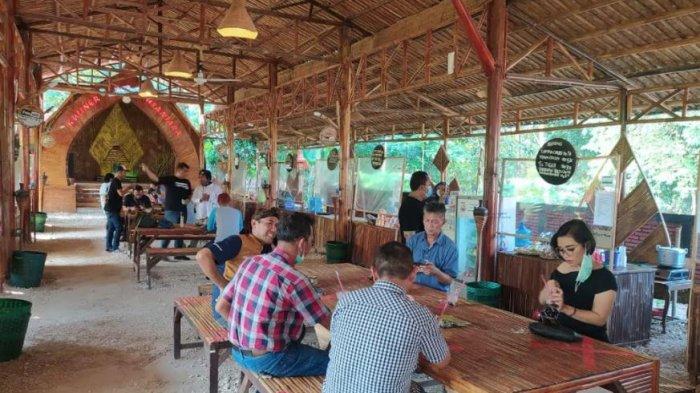 Uniknya Pasar Mbrumbung Rembang, Ada Ratusan Jenis Makanan, Transaksi ...