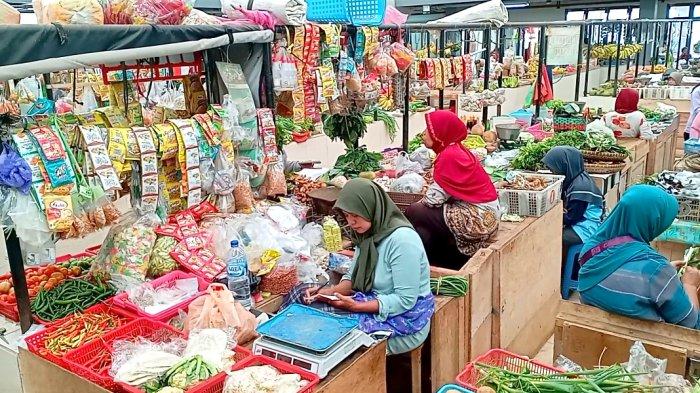 Upah Minimum 2025 di Jateng Naik? Berikut Daftar UMK Banyumas 5 Tahun ... Upah Minimum 2025 di Jateng Naik? Berikut Daftar UMK Banyumas 5 Tahun ...