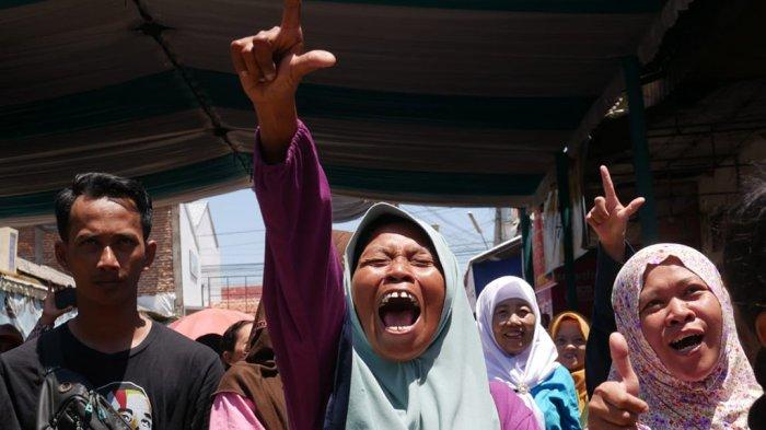 Pedagang Pasar Petarukan Pemalang Teriakkan Nama Cagub Jateng Ahmad ...