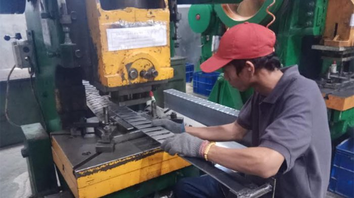 VIDEO : Melihat Industri Manufaktur Logam di Kabupaten Tegal ...