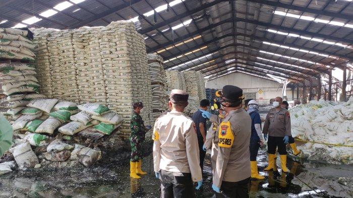 Kondisi Terkini Gudang CV Saprotan Utama Pasca Terbakar, Kapolres Demak ...