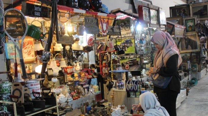 Sejumlah Barang Antik di Pasar Klitikan Semarang Diyakini Ada ...