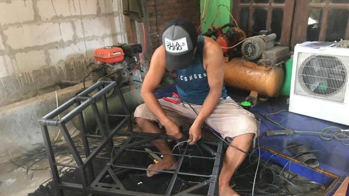 Karyadi Berhasil Tembus Pasar Ekspor Lewat Sofa Dari Tali Sepatu - Tribunjateng.com