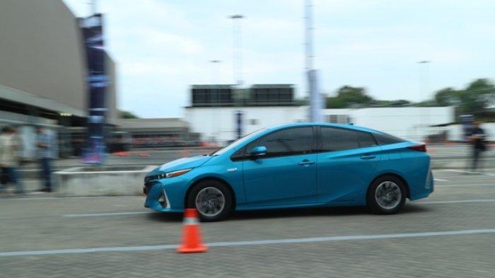 Toyota bakal Produksi Kendaraan Listrik di Indonesia Mulai 2022 - Tribunjateng.com
