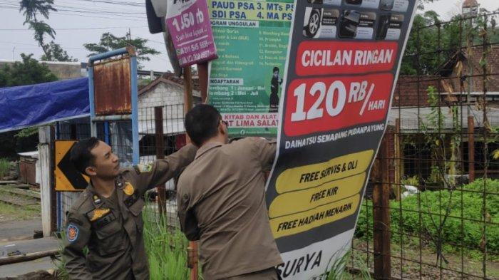 Satpol PP Kabupaten Semarang Copot 265 Reklame Tak Berizin dan Melanggar Tempat - Tribunjateng.com