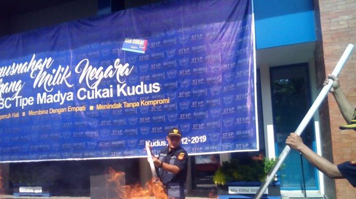 Bea Cukai Kudus Musnahkan Jutaan Batang Rokok Ilegal - Tribunjateng.com