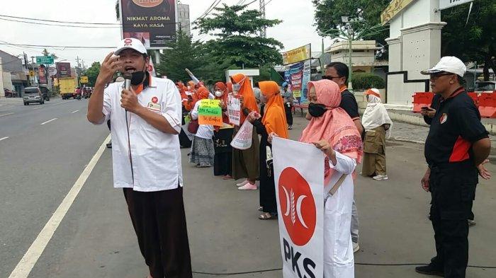 PKS Kab Tegal Gelar Aksi Flash Mob Tolak Kenaikan Harga BBM, Arip: Ini Kebijakan Tidak Pro ...