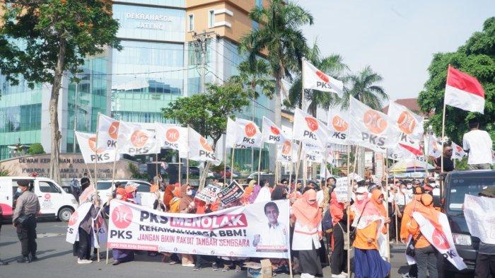 PKS Kota Semarang Turun ke Jalan Desak Pemerintah Batalkan Kenaikan Harga BBM - Tribunjateng.com