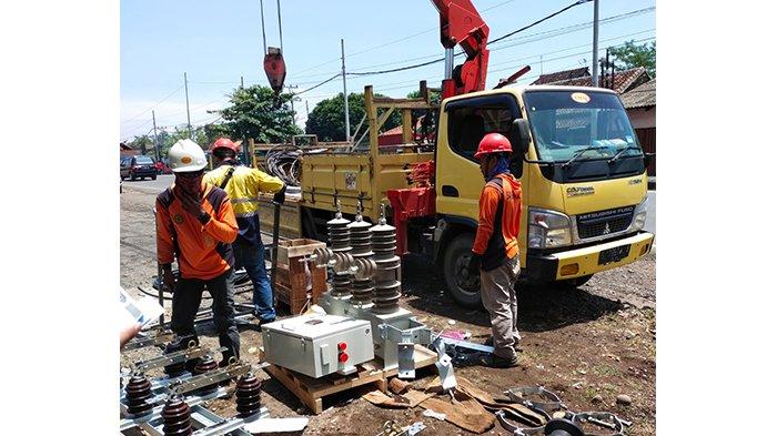 Tanpa Padam, PLN Ganti 20kV Recloser dan ABSw - Tribunjateng.com