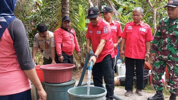 PMI Cilacap Bantu Salurkan Air Bersih ke Tiga Desa di Cilacap - Tribunjateng.com