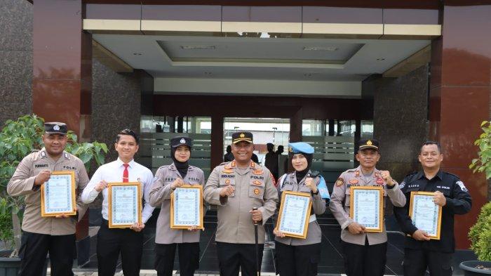 Kapolres Demak Beri Penghargaan Kepada Anggota Berprestasi - Tribunjateng.com