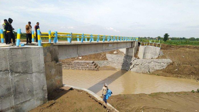 Pondasi Jembatan Singopadu Demak Ambrol Tidak Kuat Menahan Derasnya Banjir - Tribunjateng.com