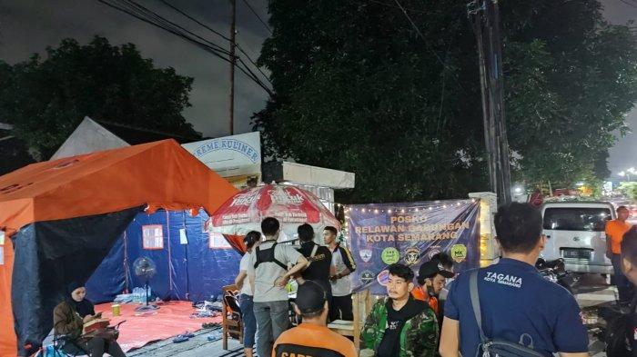 Pemudik Dapat Masker dan Hand Sanitizer saat Mampir di Posko Mudik ...