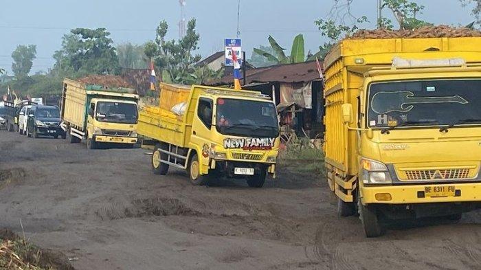 Potret Jalan di Lampung yang Kembali Rusak Setelah 2 Hari Selesai Diperbaiki, Gubernur Beri ...