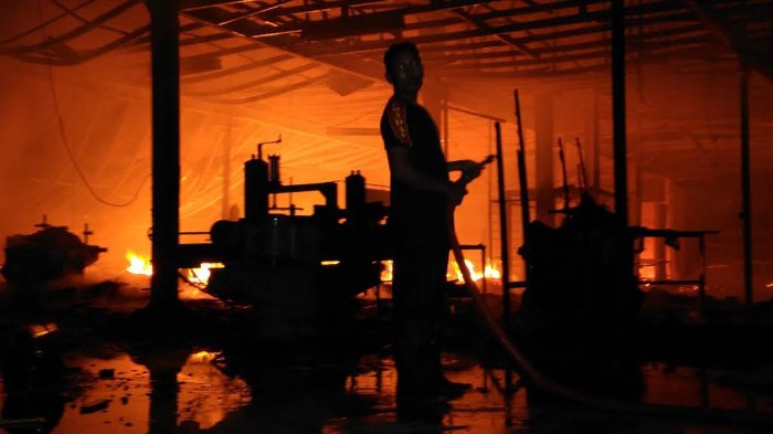 Pabrik Kayu Pinako Rotary Permai Terbakar di Kabupaten Semarang, AKP ...