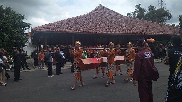 Cerita Mistis Pilar Pendopo Si Pandji Diboyong dari Banyumas ke ...