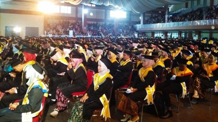 1.019 Mahasiswa Diwisuda, Ini 3 Pesan Khusus Rektor Unsoed Purwokerto ...