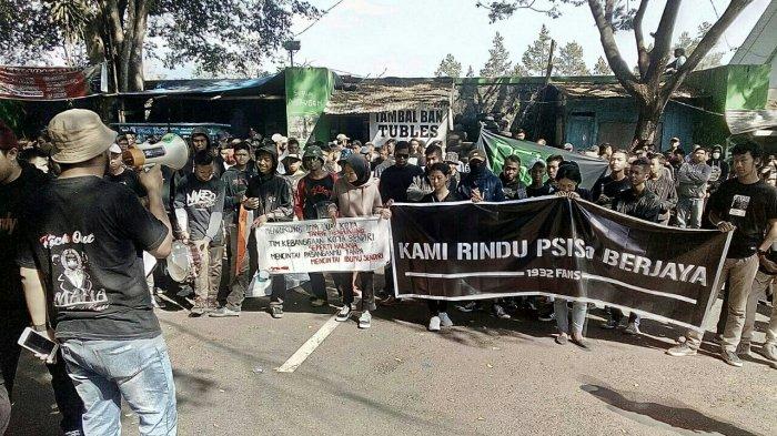 11 Tahun Vakum, Ratusan Suporter PSISA Salatiga Demo Tuntut Pemkot ...