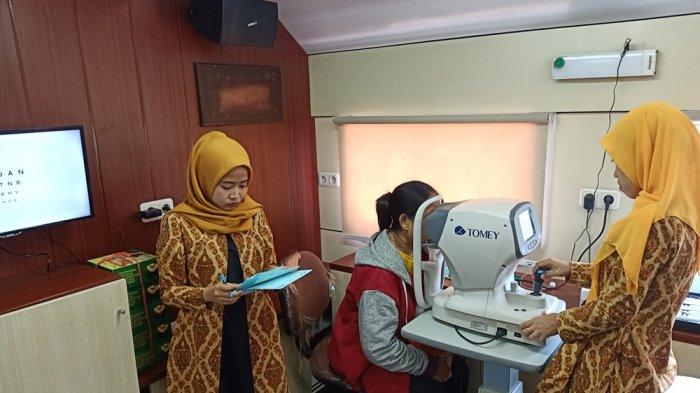 Siti Maimunah Kaget Ada Rumah Sakit di Gerbong Kereta, Rail Clinic ...