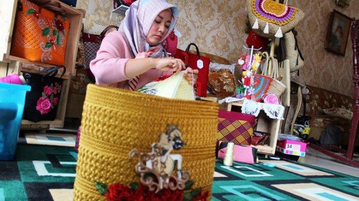 Tas Rajut Buatan Ratih Diminati Pasar Internasional, dari India hingga ...