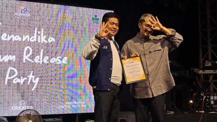 Rektor UMP Terima Penghargaan Tokoh Peduli Musisi dan Pegiat Seni di ...