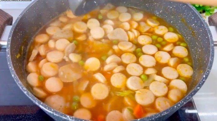 Resep Sop Merah Khas Surabaya Gurih Asem Manis, Ide Menu Makan Siang ...