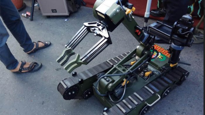 Yuk Kenalan dengan Robot Penjinak Bom Milik Satbrimob Polda Jateng ...